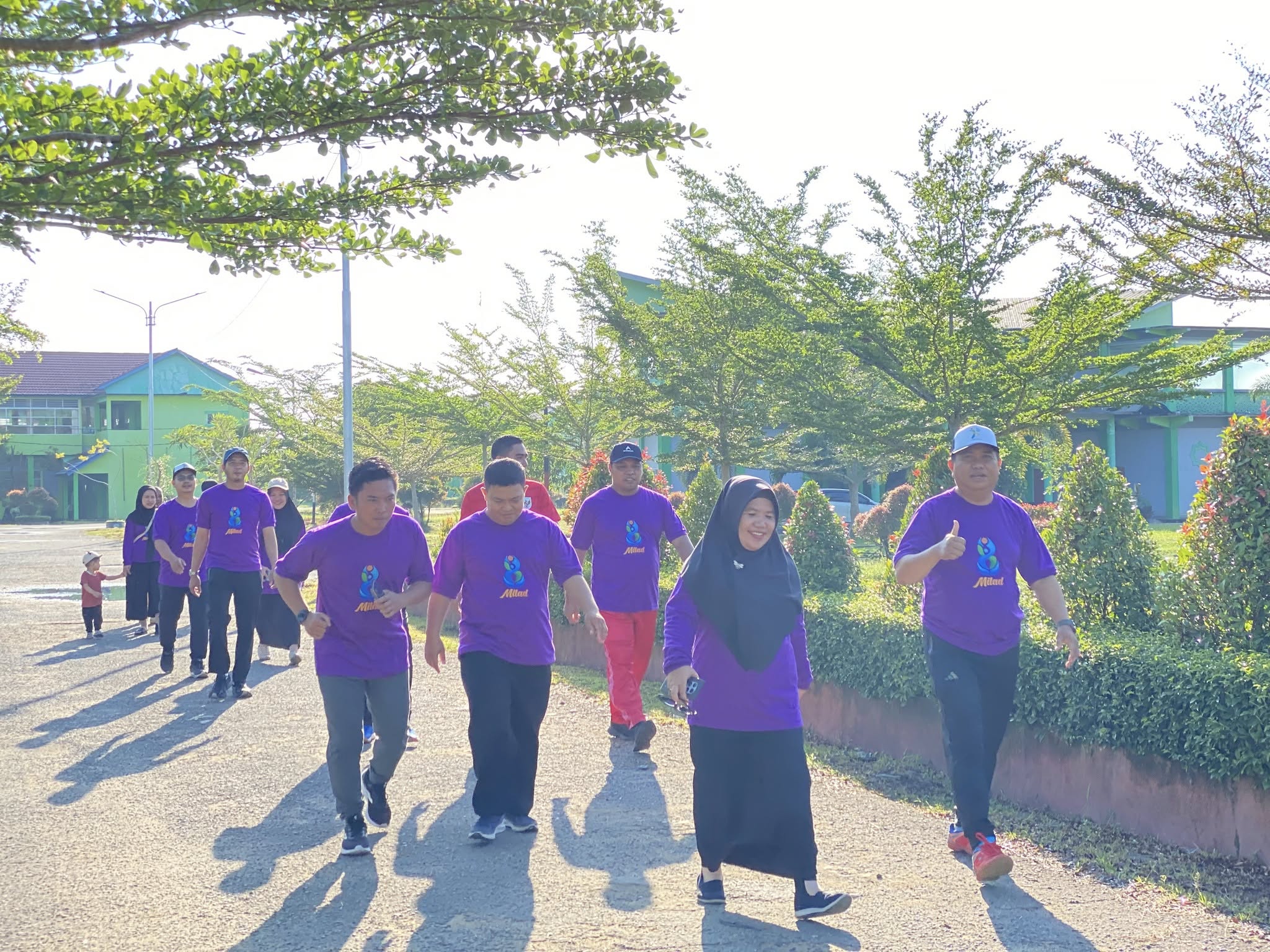 Jalan Santai Sehat MAN IC Sambas: Menyatukan Langkah Menuju Hidup Sehat ...